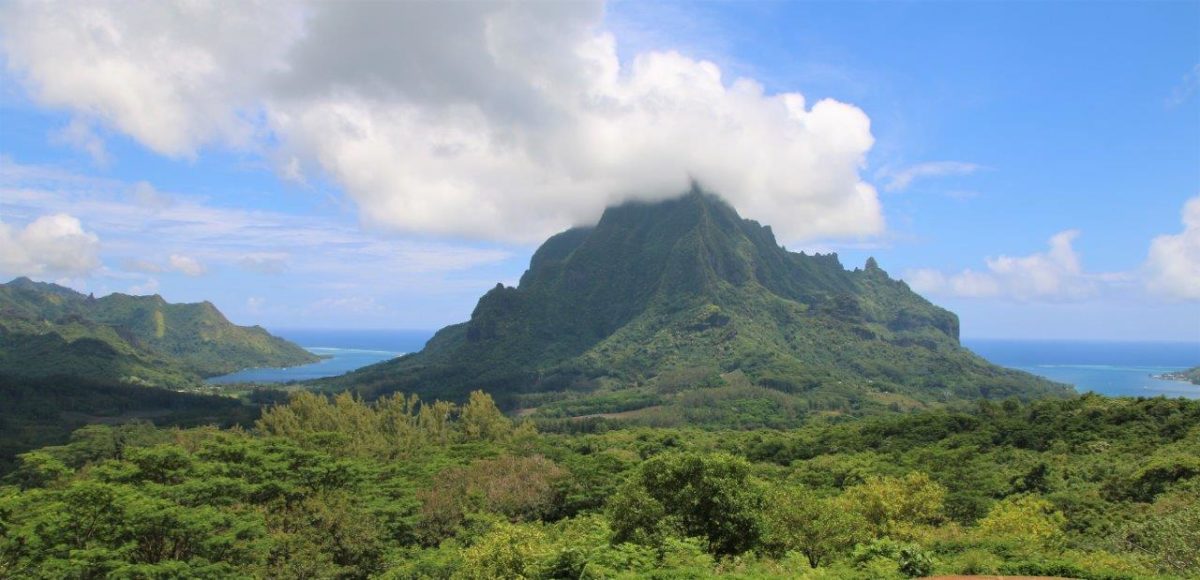 Moorea : la montagne, le marae, la musique, et les jeux aquatiques – Le ...